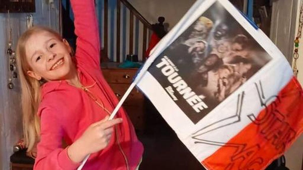 Singer Franck Surprises Young Fan After Autograph Mix-Up - The Pinnacle ...