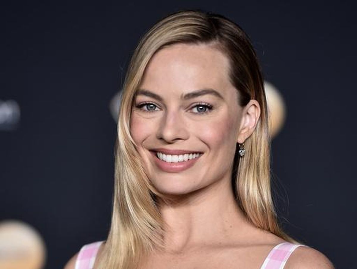 Margot Robbie Captivates As Bride In 'Wuthering Heights' Adaptation ...